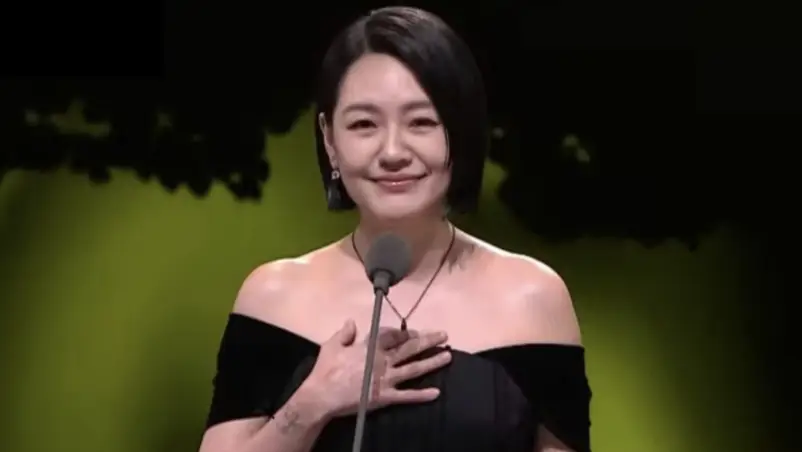 Dee Hsu Makes First Public Appearance After Hiatus due to Passing of Barbie Hsu
